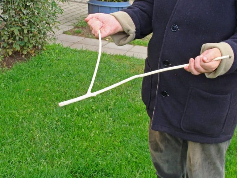 Why Do Dowsing Rods Cross? - Hobby Knowhow
