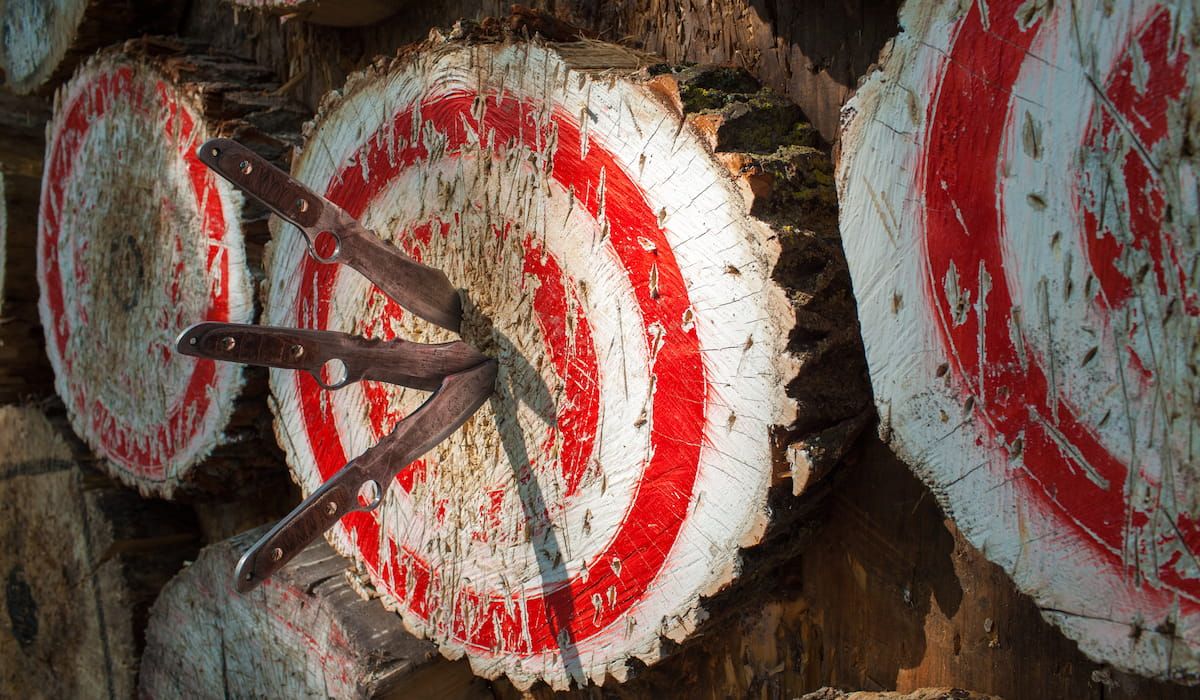 Complete Guide To Knife Throwing (Target Knife Throwing) - Hobby Knowhow