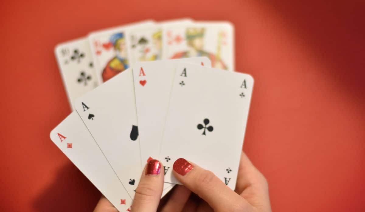 31 Card Games You Can Play With A Single Deck Of Cards - Hobby Knowhow
