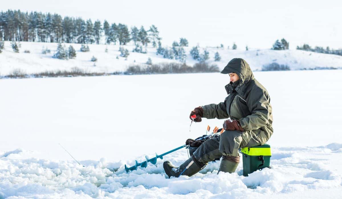 Complete Guide To Ice Fishing - Hobby Knowhow