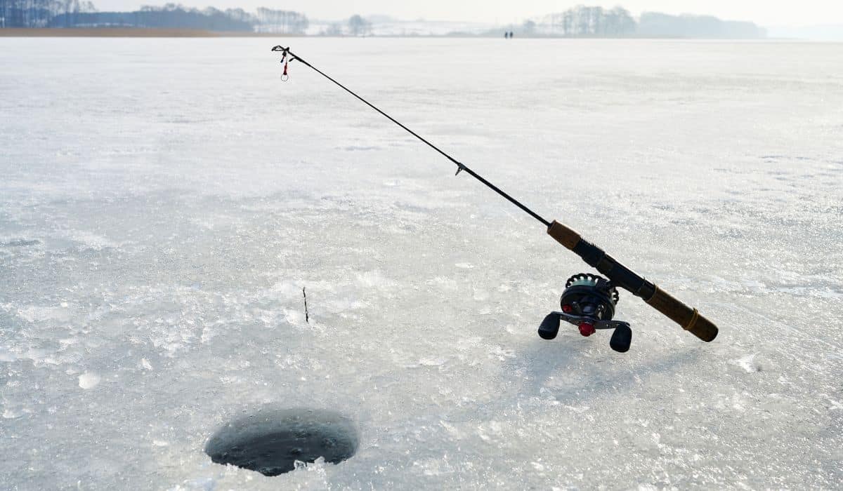 Complete Guide To Ice Fishing - Hobby Knowhow
