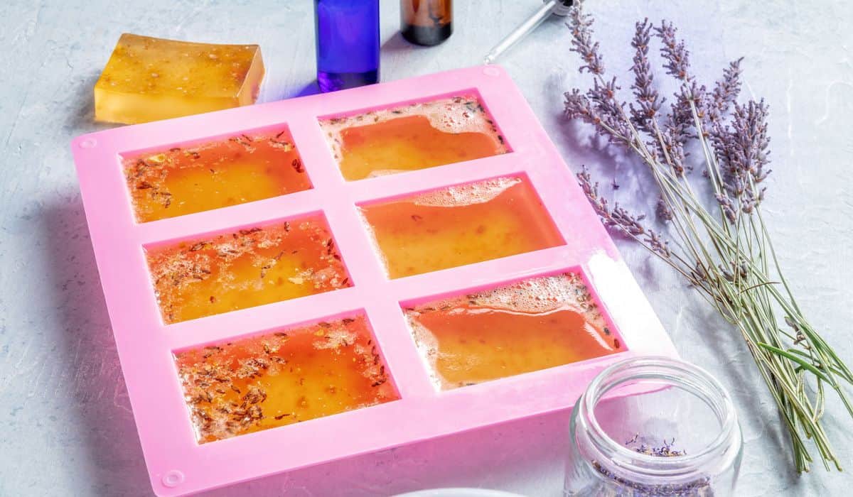 Best Soap Making Kits (Hobby Kits For Starters) - Hobby Knowhow